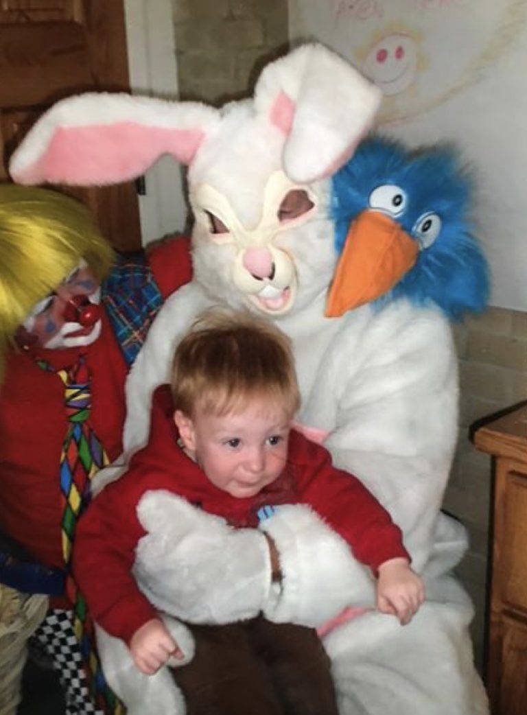 Funny Easter Pictures and Photos | Awkward Family Photos