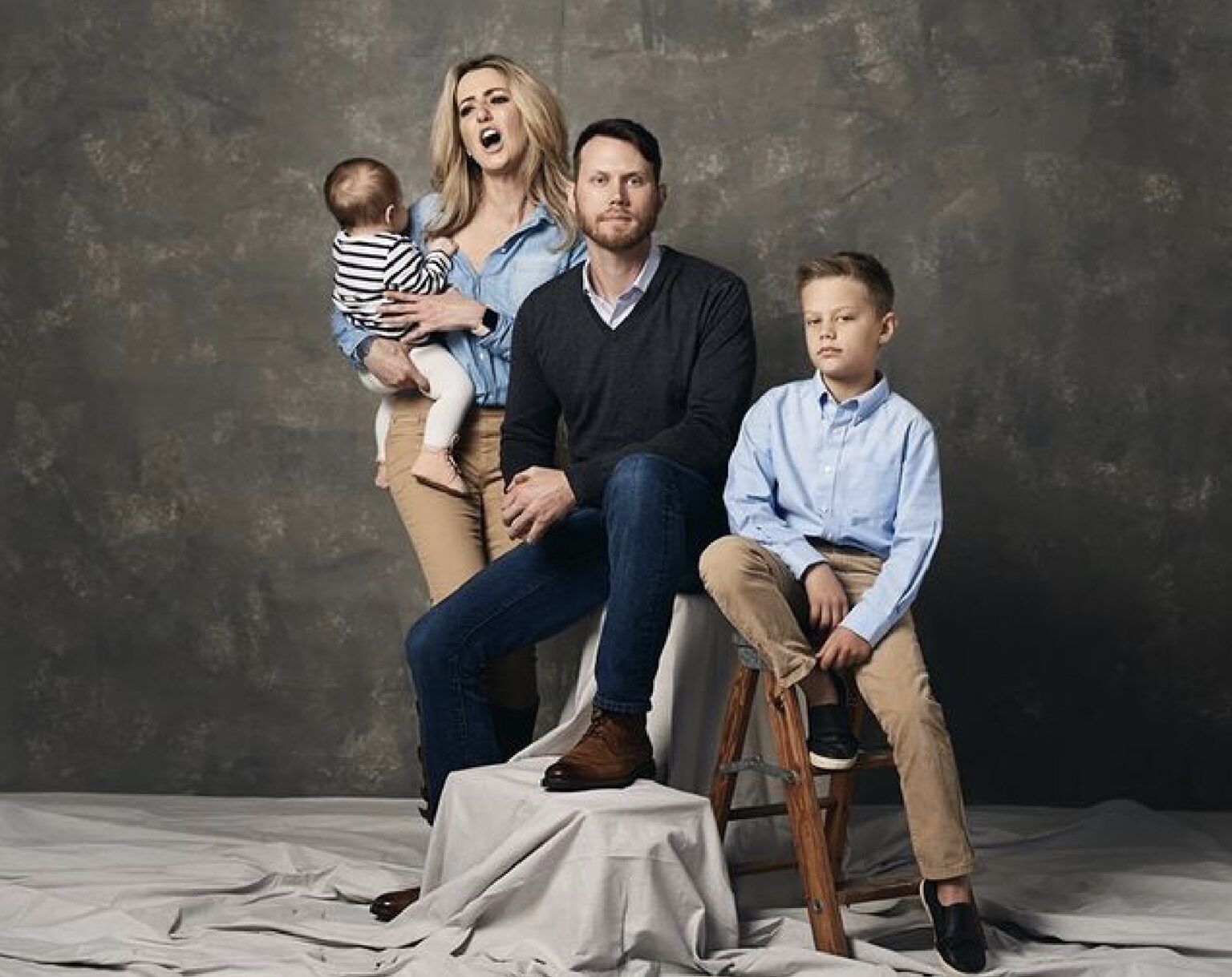 Funny Family Portraits | Awkward & Bad Family Portraits