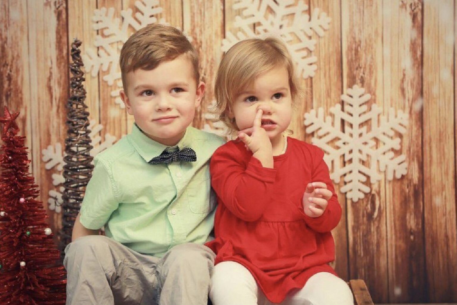 Funny Sister & Brother Pictures | Awkward Sibling Photos