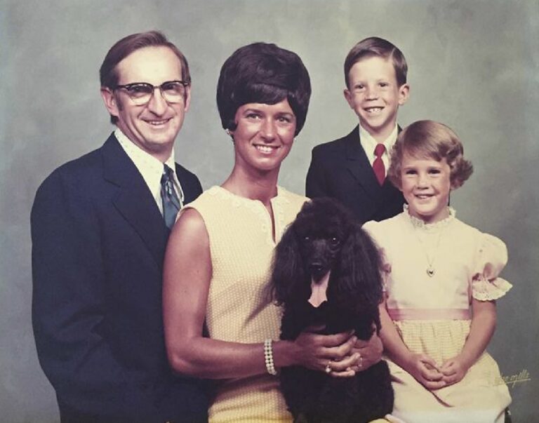 Funny Family Portraits | Awkward & Bad Family Portraits