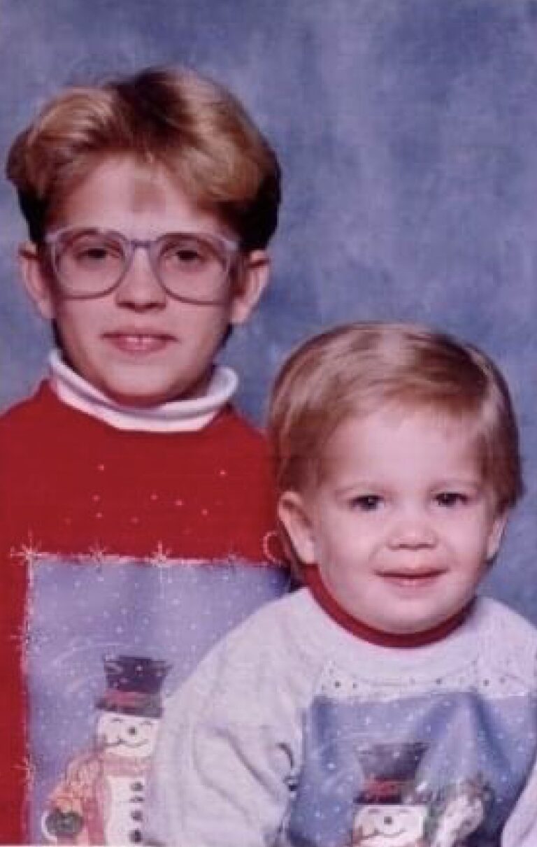 Funny Sister & Brother Pictures | Awkward Sibling Photos