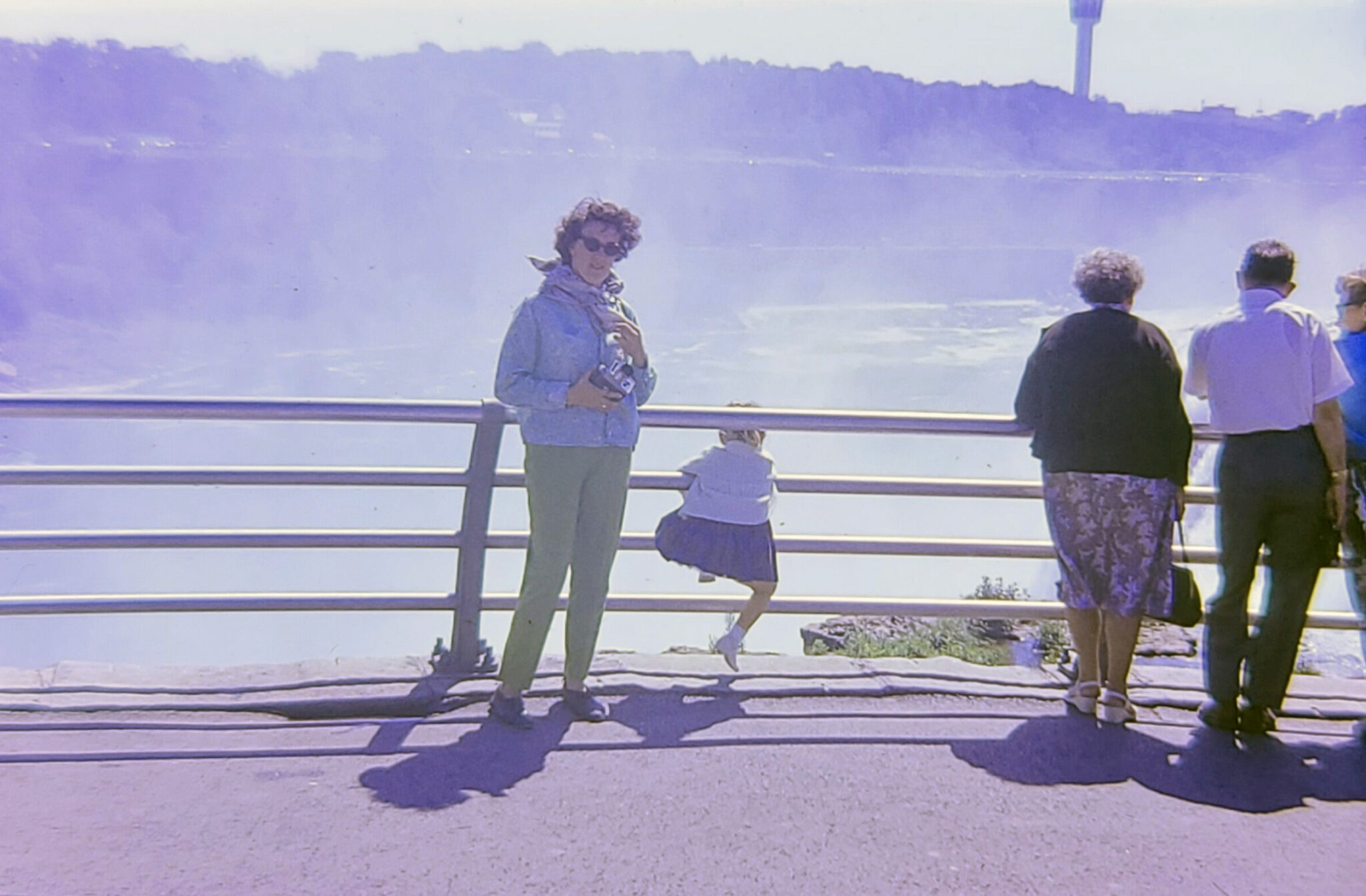 AwkwardFamilyPhotos.com - Spreading the Awkwardness