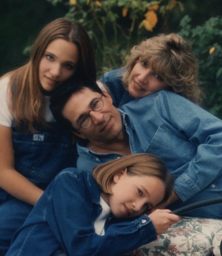 Funny Sister & Brother Pictures | Awkward Sibling Photos