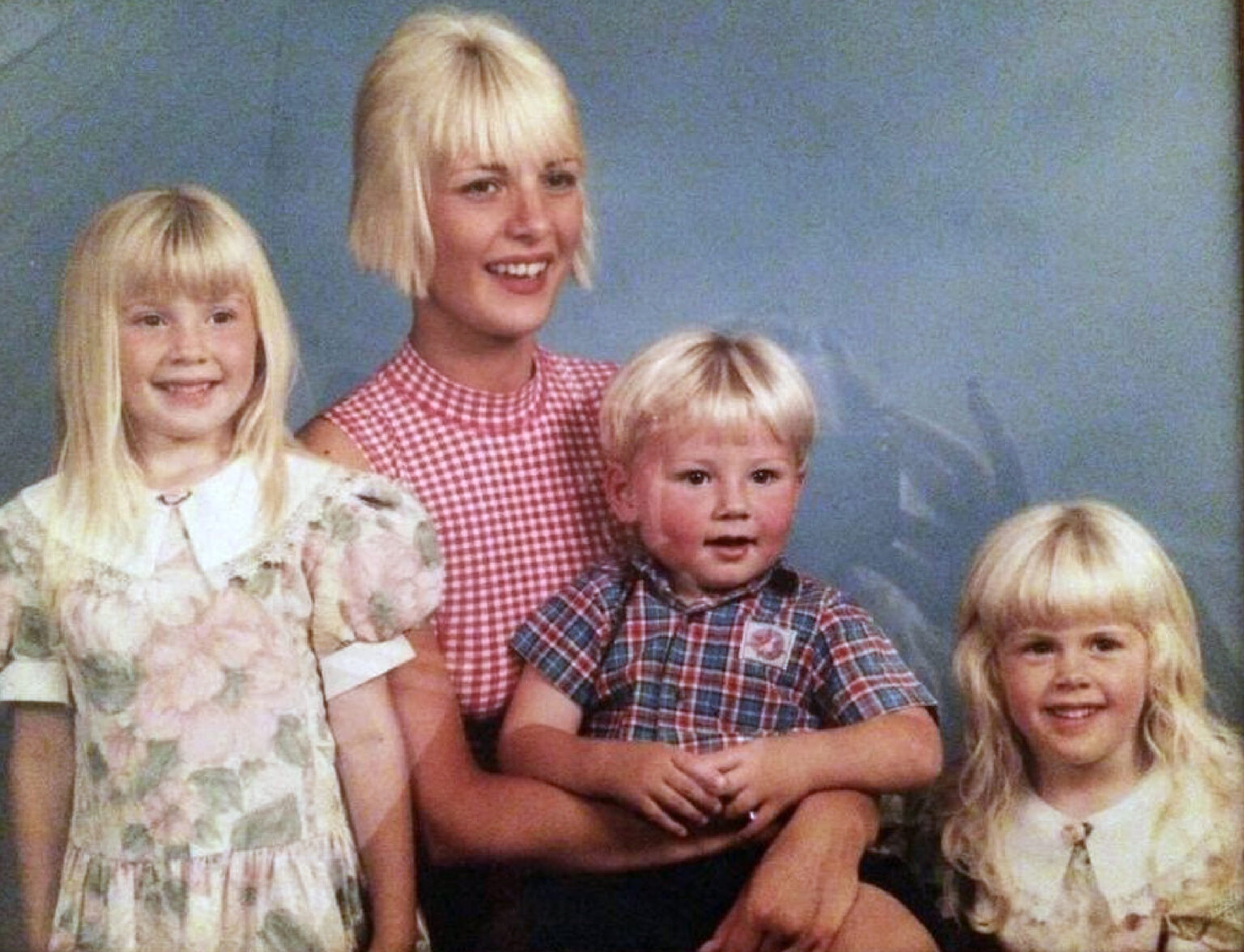 Funny Sister & Brother Pictures | Awkward Sibling Photos