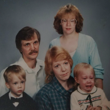 AwkwardFamilyPhotos.com - Spreading the Awkwardness